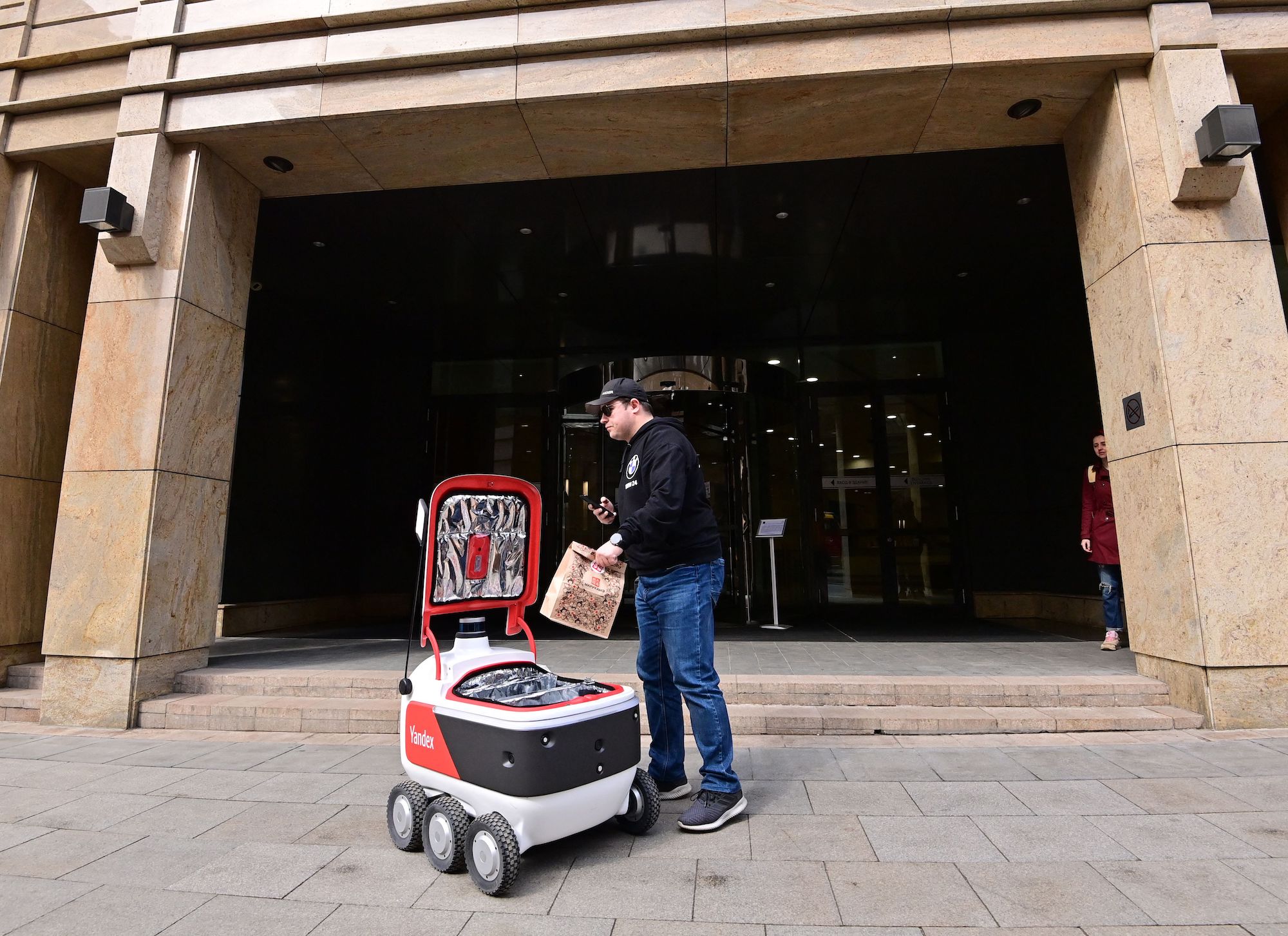 Grubhub halts Russian-made food delivery robots on college campuses ...